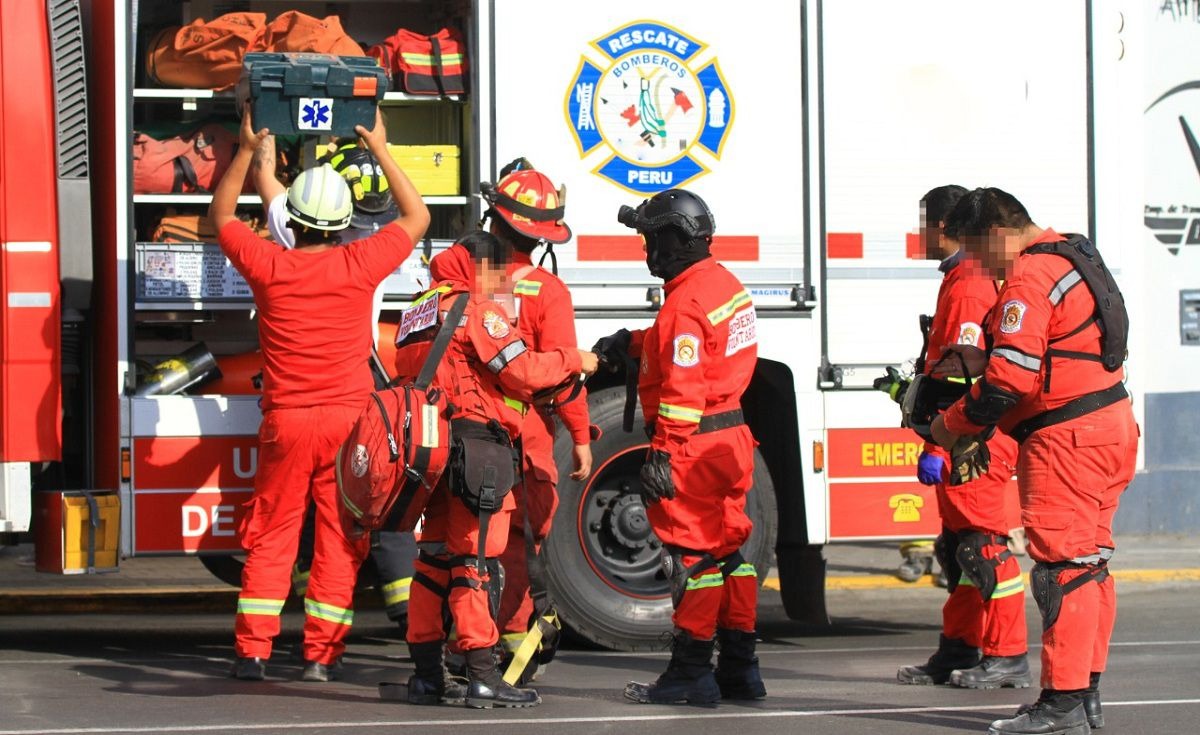 Bomberos piuranos cuentan con nuevos equipos de protección personal ...